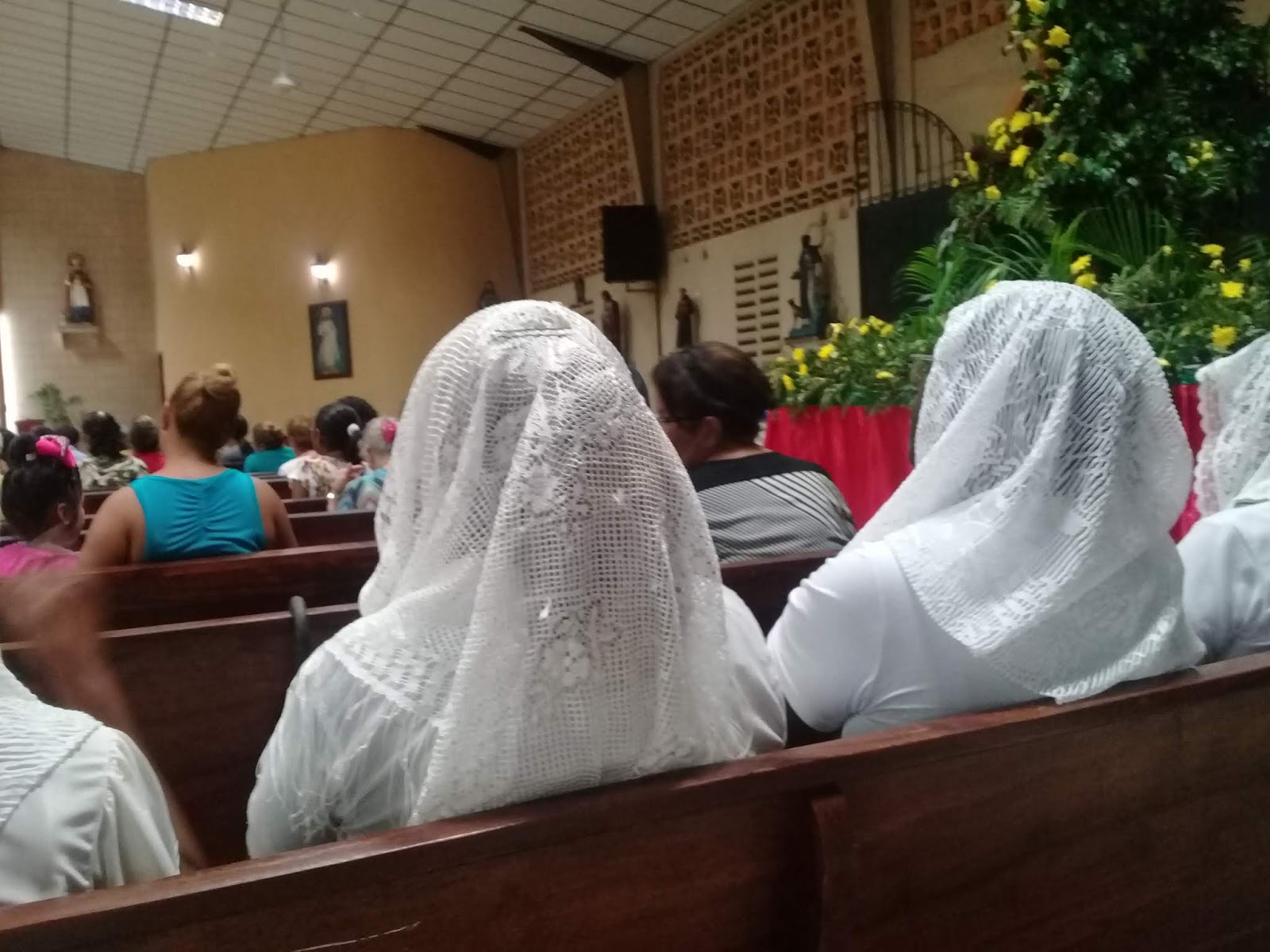 Sacerdote eterno: IMPORTANCIA DEL USO DEL USO DEL VELO DENTRO DE LA IGLESIA