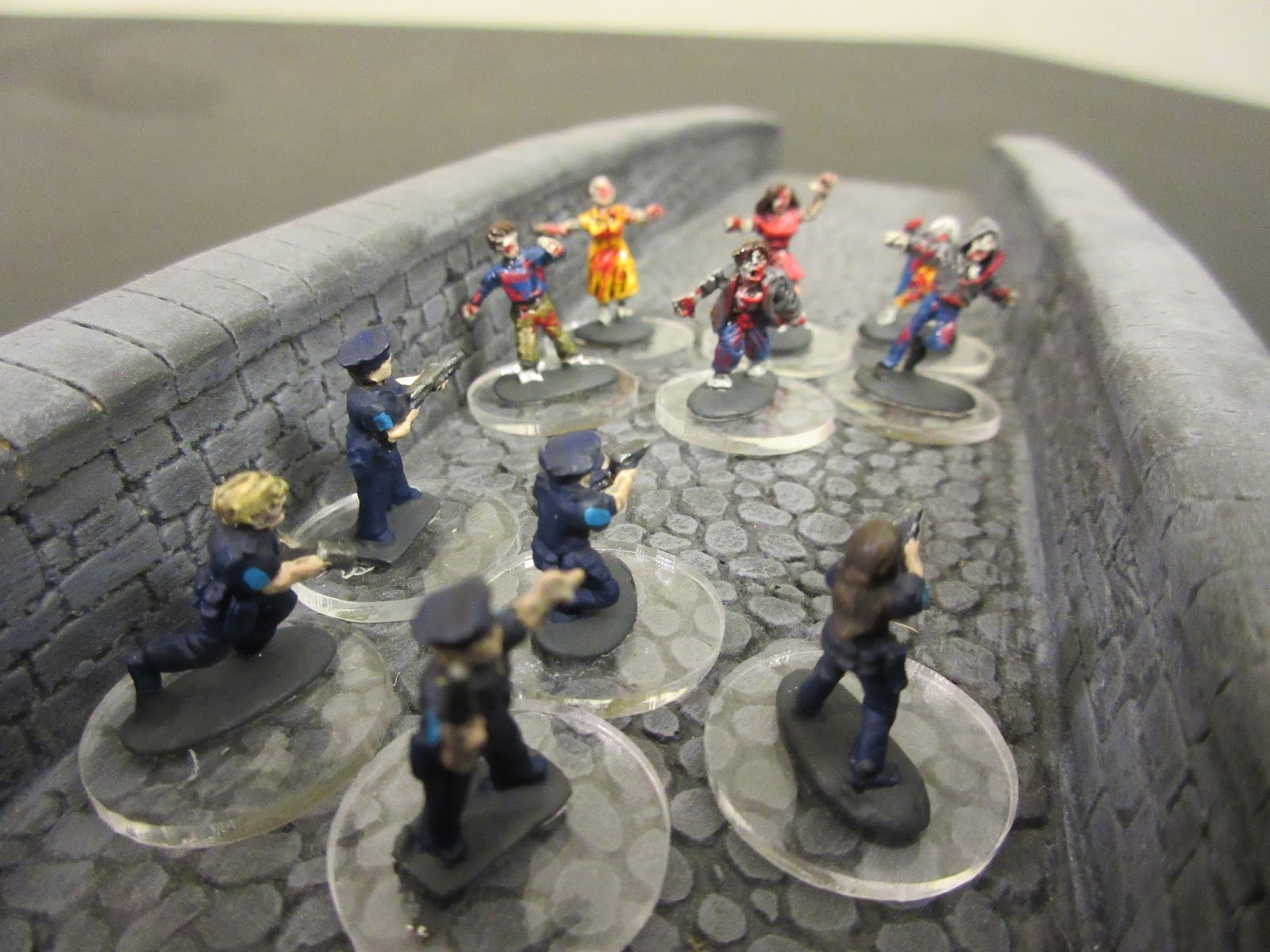 Mars Miniatures Commissions: 15mm Zombie Apocalypse on Clear Bases