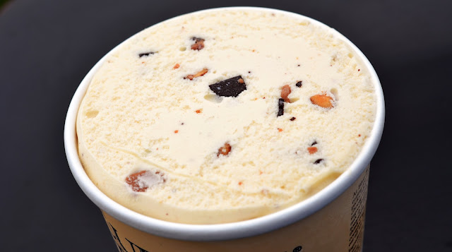 food and ice cream recipes: REVIEW: Blue Bell Moo-llennium Crunch
