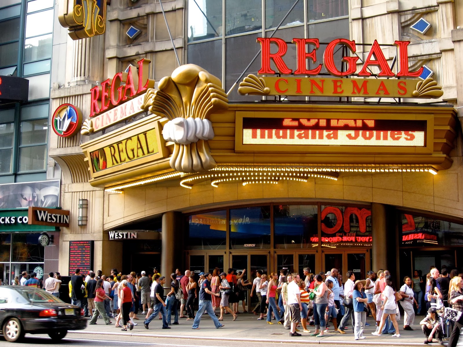 Elokuvateattereita: Regal Cinemas E-Walk Stadium 13