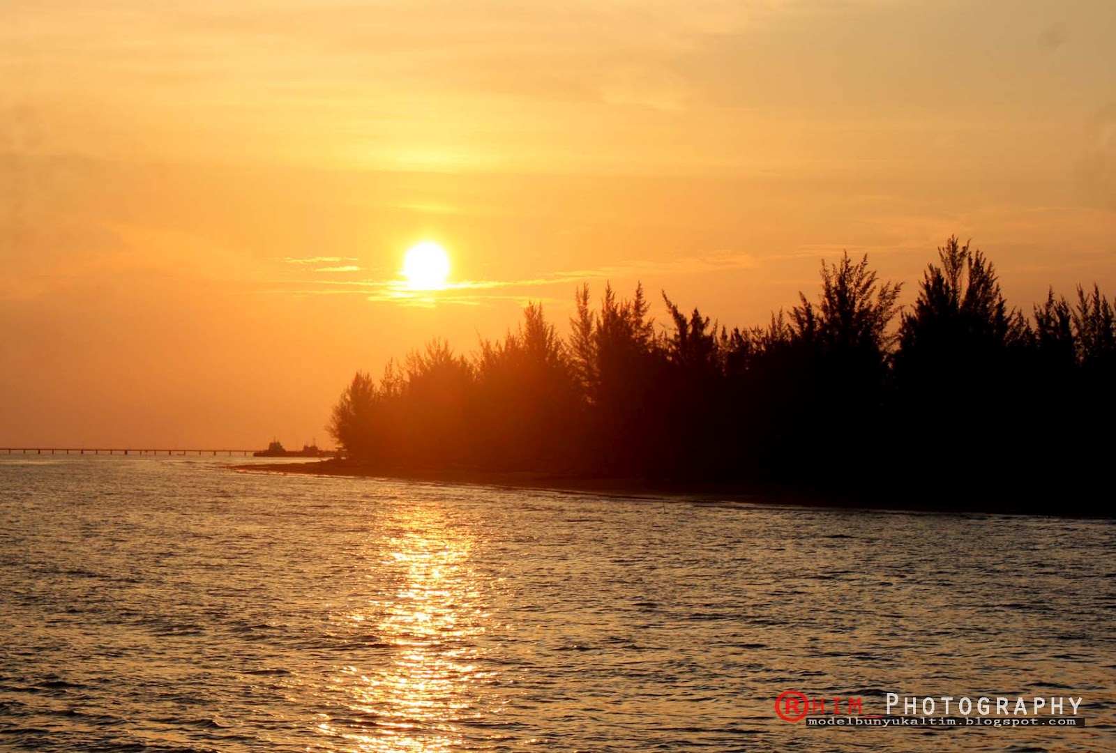 Belajar Memahami Islam: SUNSET DI PULAU BUNYU