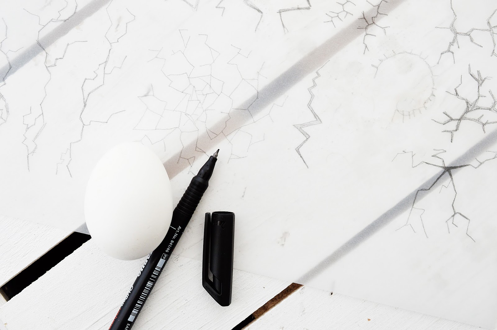 Easter mishap | DIY CRACKED EASTER EGGS - Motte