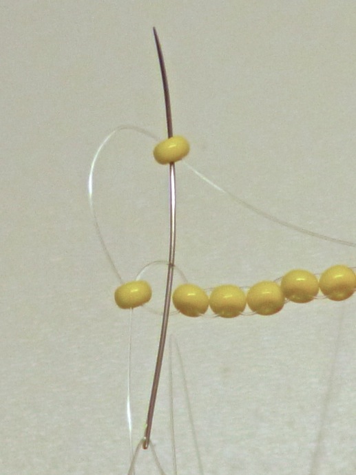 Beading for the very beginners: Lion in brick stitch