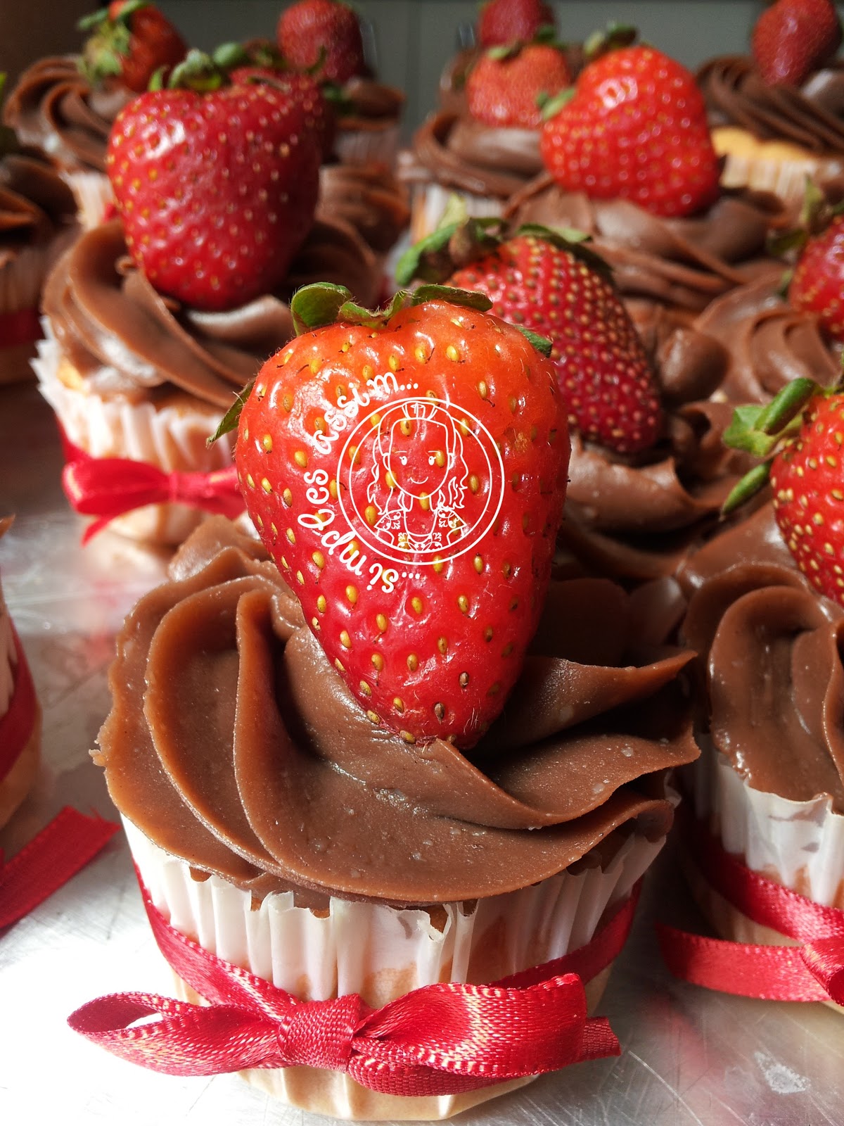 Le Padelle por Luh de Sá: Cupcake de Morango com Brigadeiro Gourmet