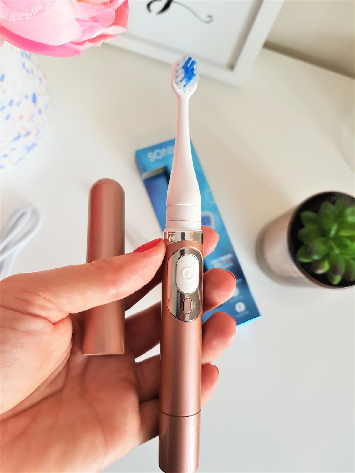 Sonic Chic Deluxe Toothbrush | That's What I Like