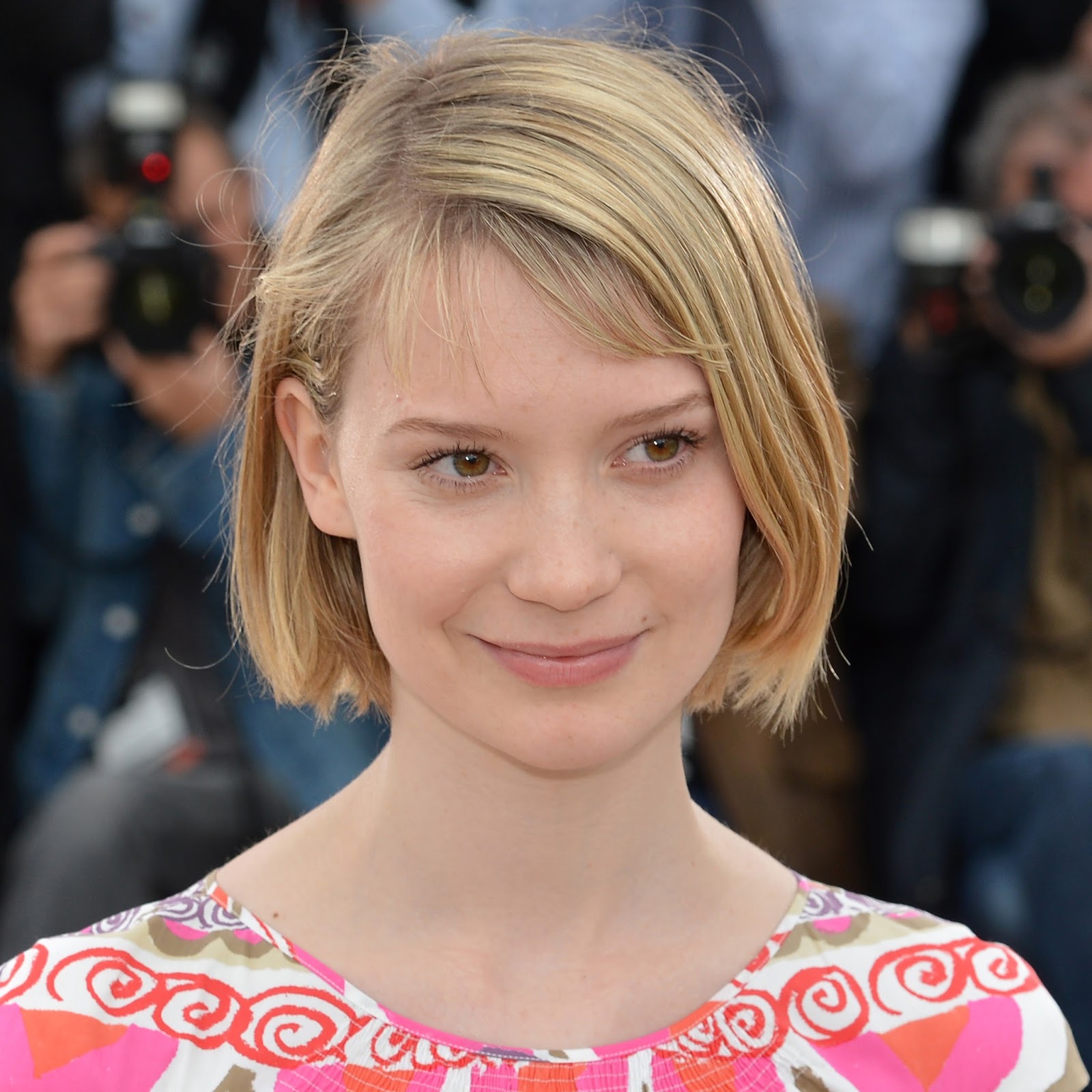 Mia Wasikowska Hot Actress HD Wallpaper | HD Wallpapers (High Definition) | Celebrity HD Desktop ...