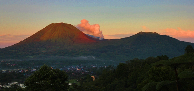Eksotiknya Panorama Alam Dari Bukit Doa ~ Bukit Doa Mahawu Tomohon