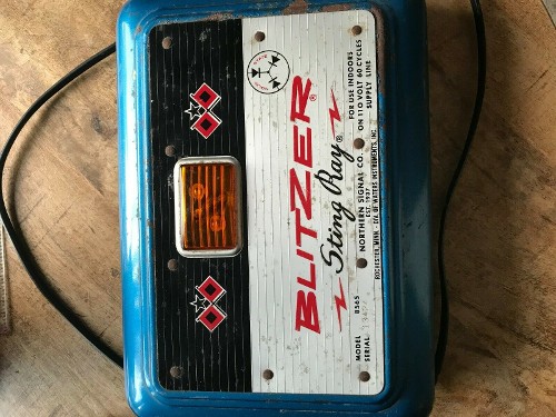 VINTAGE BLITZER ELECTRIC FENCE CHARGER 8555 POWERS ON NORTHERN SIGNAL ...