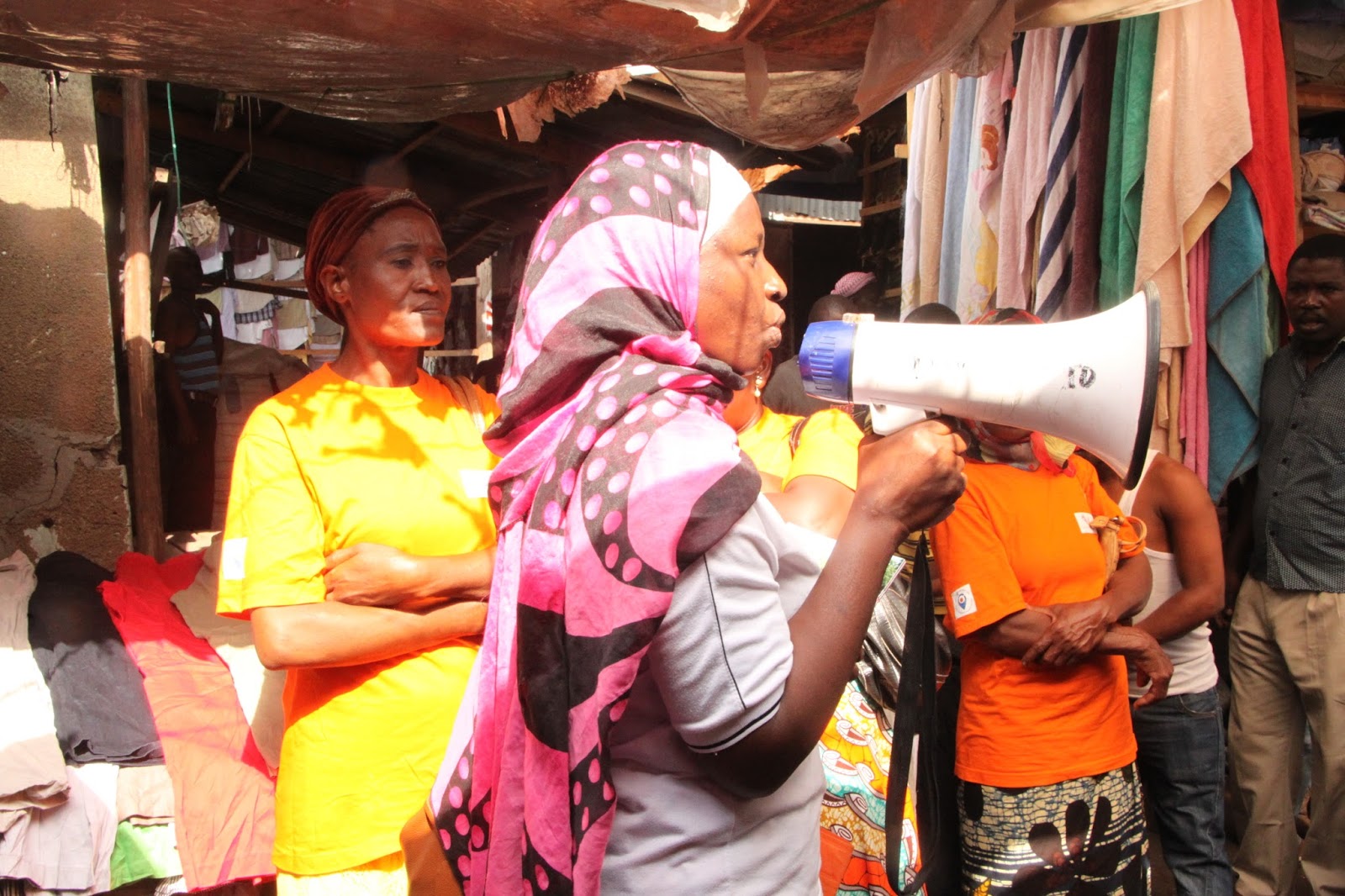 WAFANYABIASHARA SOKO LA ILALA MCHIKICHINI JIJINI DAR ES SALAAM WAPEWA ...