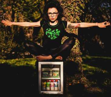 DJ WANDA aka MARIA MIHAELA COJOCARU drumul de la Bucuresti la LONDRA ...