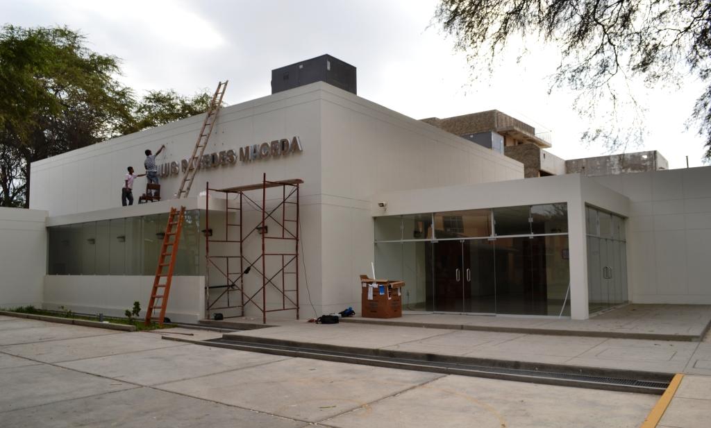 LA VOZ: Peremnizando al Dr. Luis Paredes Maceda