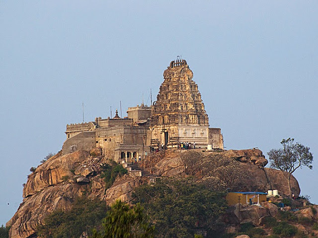 Melkote - Impressive pillars @ Cheluvanarayanaswamy Temple | Travel ...