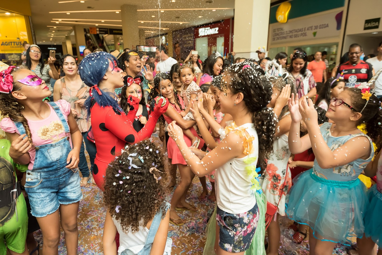 JK Shopping entra em clima de folia com apresentação de escola de samba ...