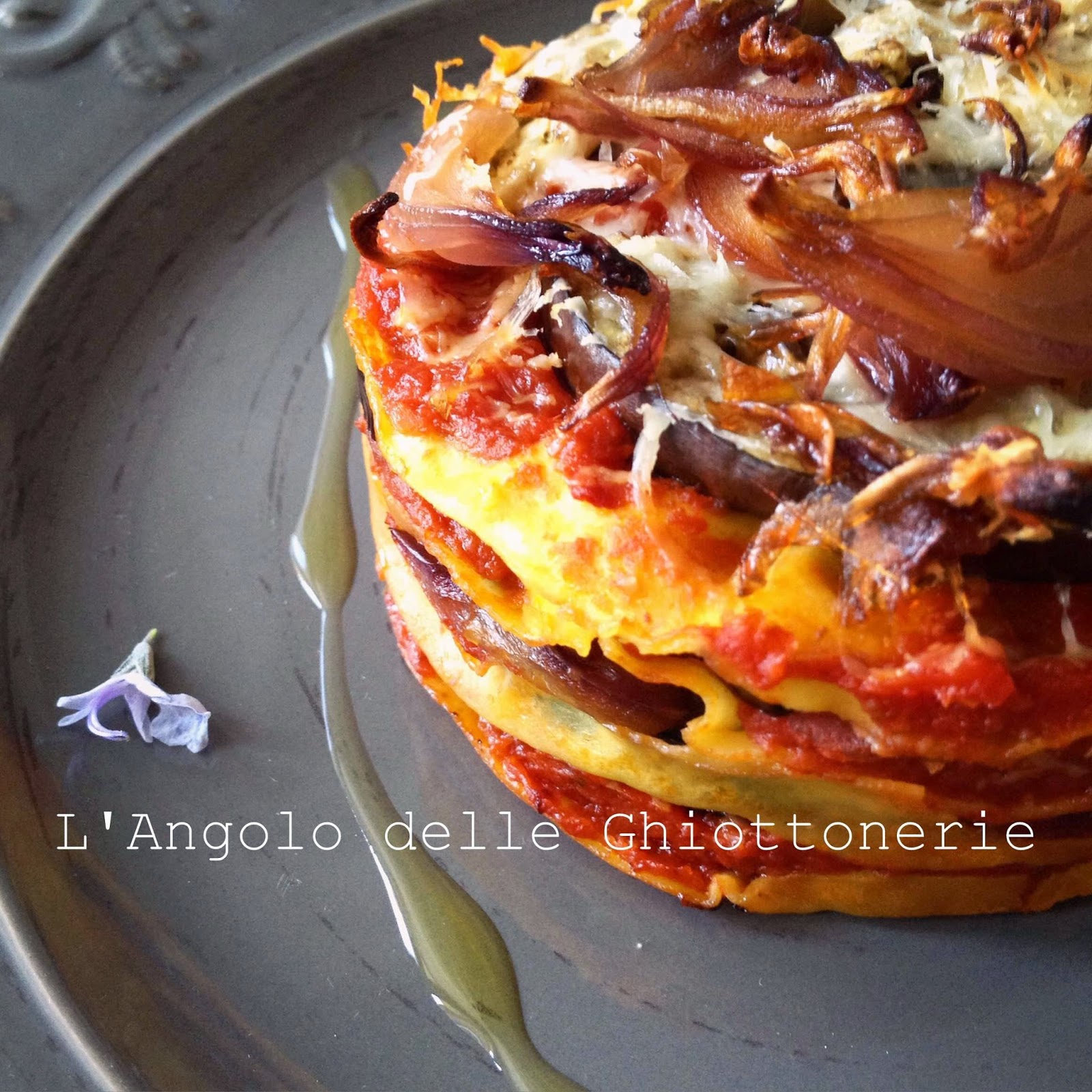 Lasagne alla calabrese con 'nduja, cipolla rossa di Tropea, melanzana e ...