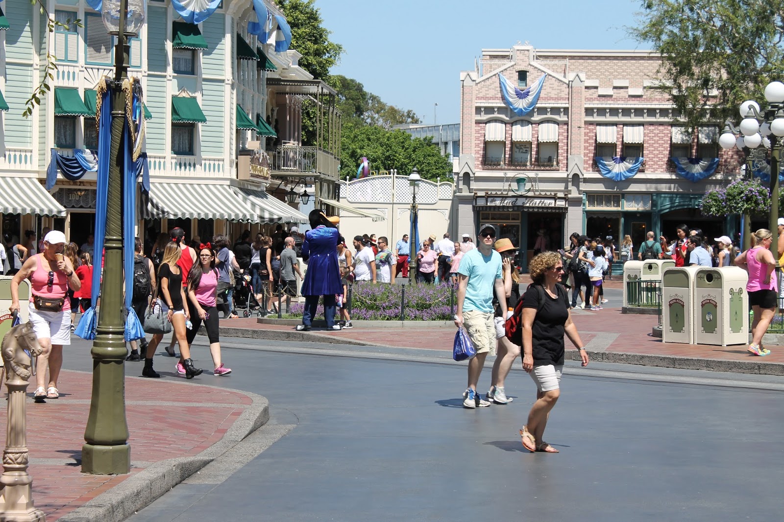 Disney Adventures: Disney Resort: It's About Atmosphere