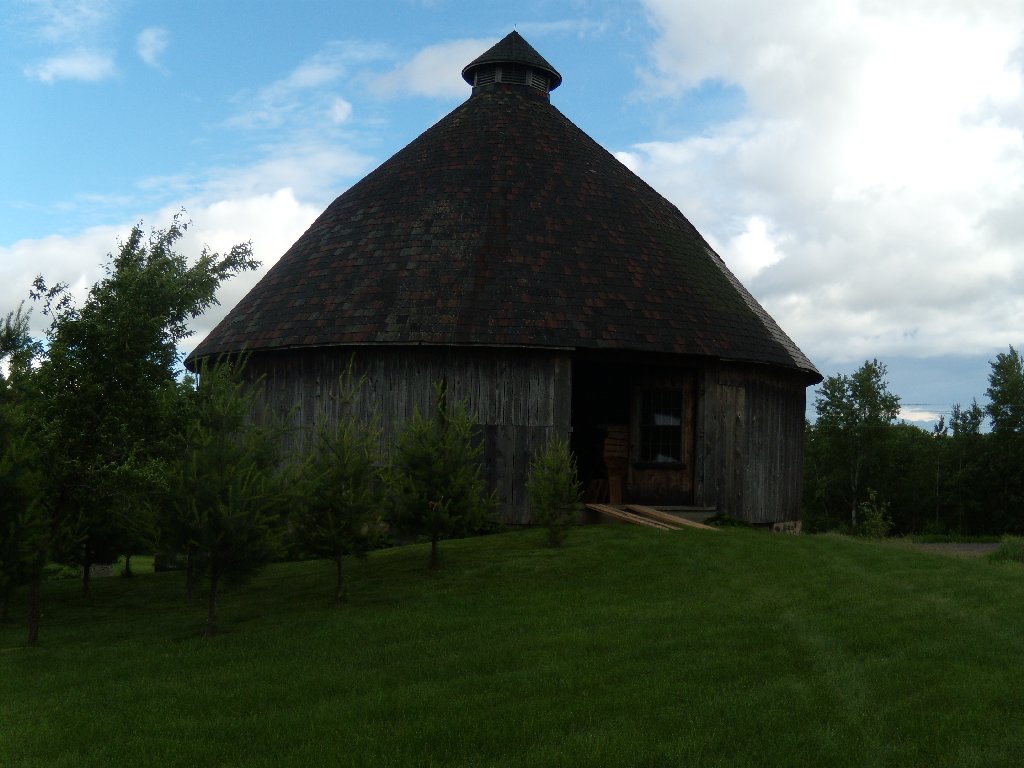 River Road Ramblings: Round Barn