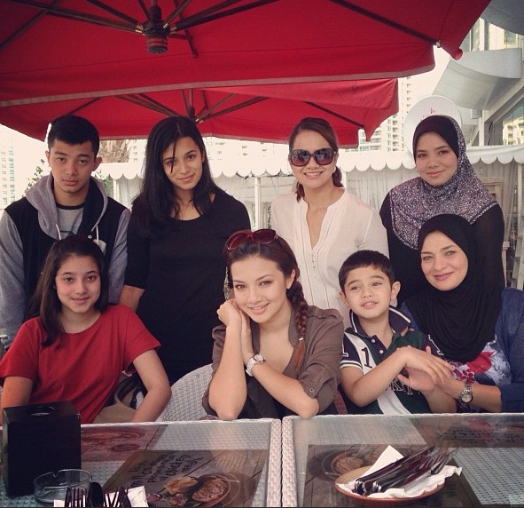 22+ Inspirasi Populer Neelofa Family