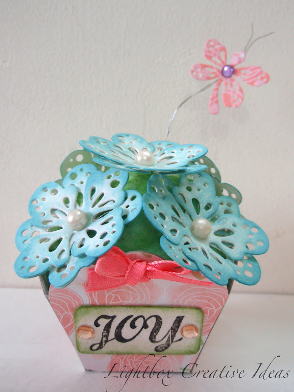 Lightbox creative Ideas: Sizzix post - Candy cup flower arrangement