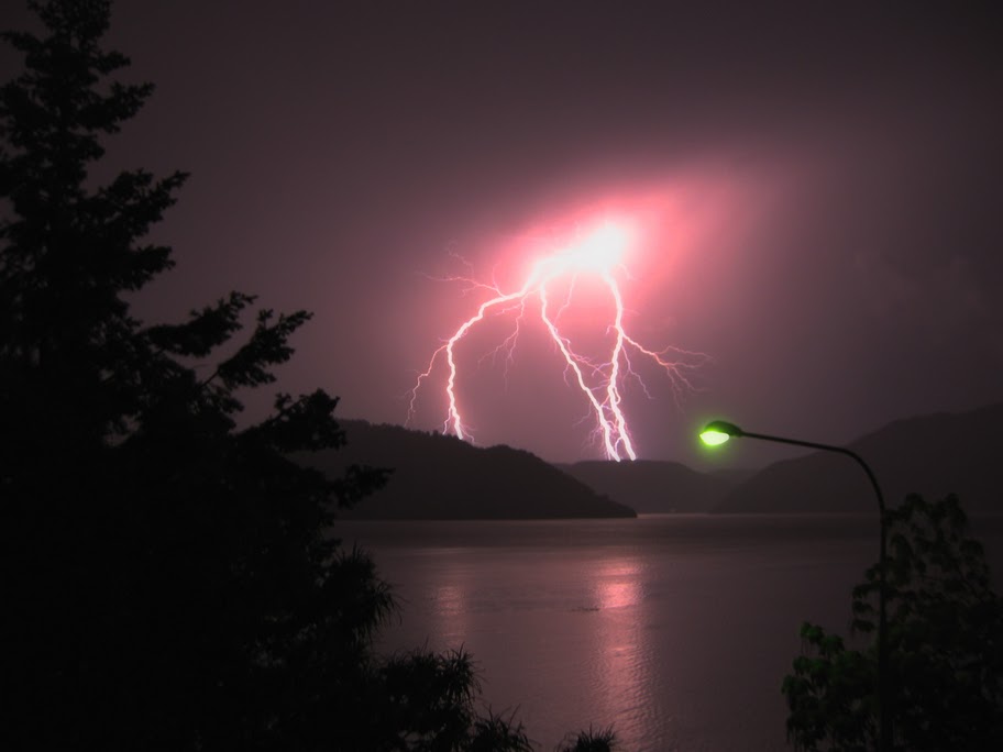 In linii mari: Cum se fotografiaza fulgerele