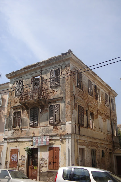Συλλέκτες ακροκεράμων.: ΝΕΟΚΛΑΣΣΙΚΑ ΚΤΙΡΙΑ ΑΠΟ ΤΗΝ ΚΕΡΚΥΡΑ