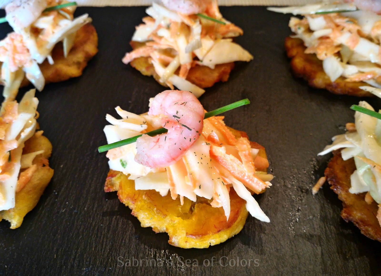 Tostones con coleslaw, un aperitivo diferente - Sabrina´s Sea of Colors