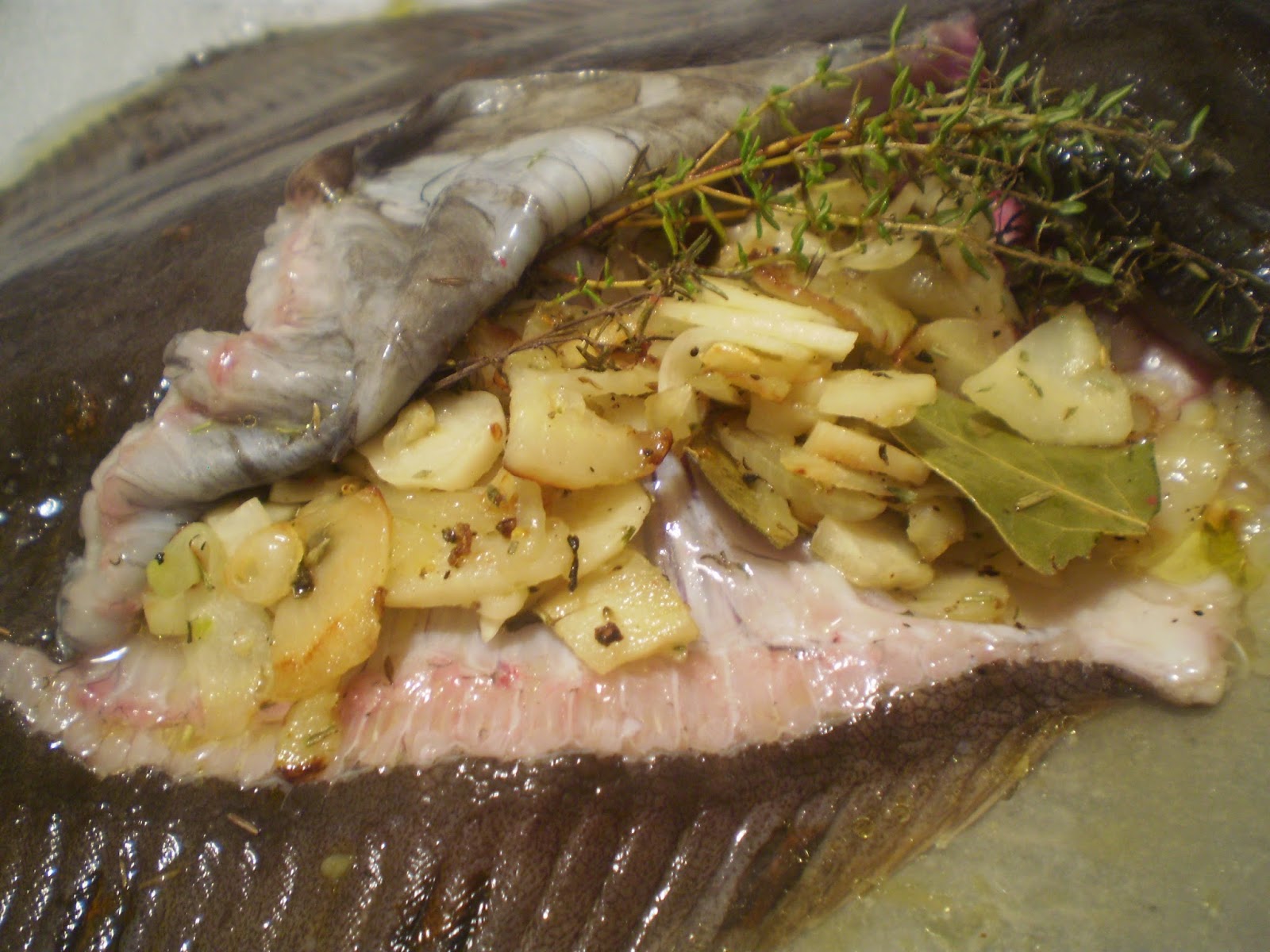 vinotava1: ZELTA PLEKSTE AR ĶIPLOKU UN MUSKATVĪNOGU ETIĶA MĒRCI