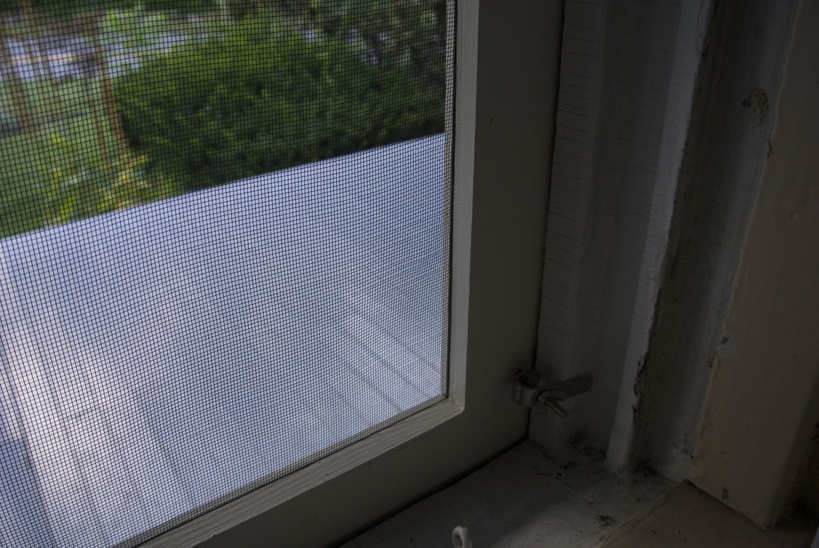 Life at Pugsley: How to make wood window screens 11: Installing the ...