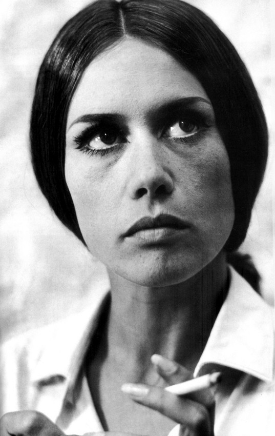 Astros em Revista: Dina Sfat - O Talento em forma de mulher