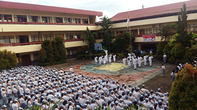 Upacara Peringatan HARI PENDIDIKAN NASIONAL 2017 SMA NEGERI 1 AMBON ...