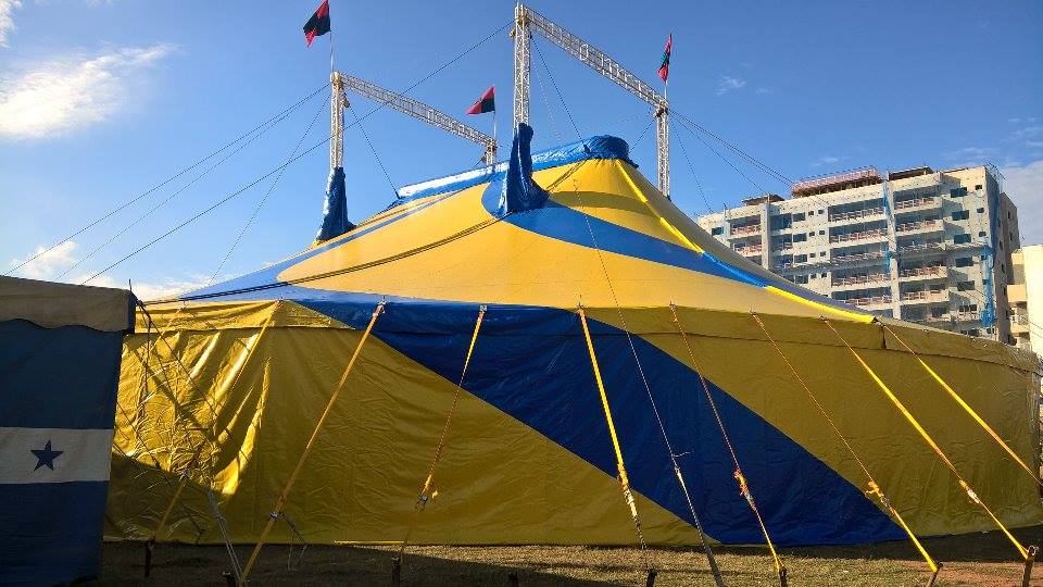 Noticias de Circos: HALLEY CIRCUS, ESTRÉIA LONA NOVA.