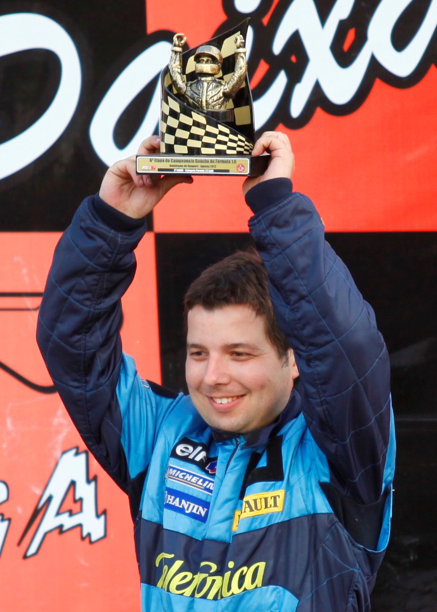 Esteio: o click Indiscreto do dia a dia 2021 : Piloto de Esteio sobe ao ...