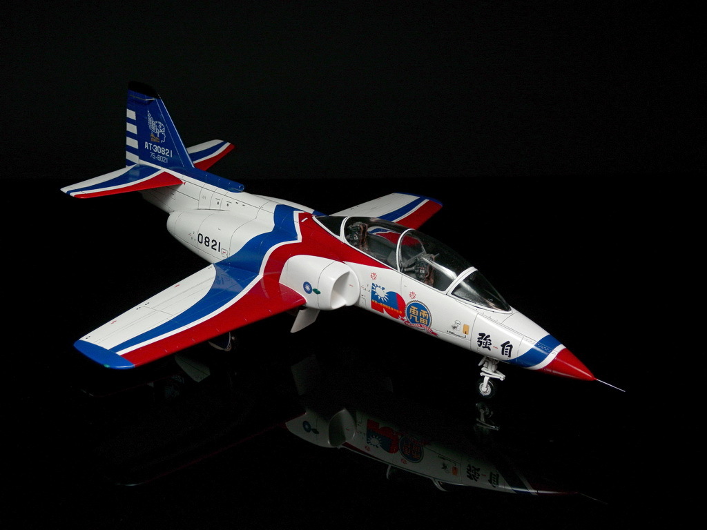 大光明株式會社: AKD's PMAK-48002 AT-3建國百年紀念塗裝作例