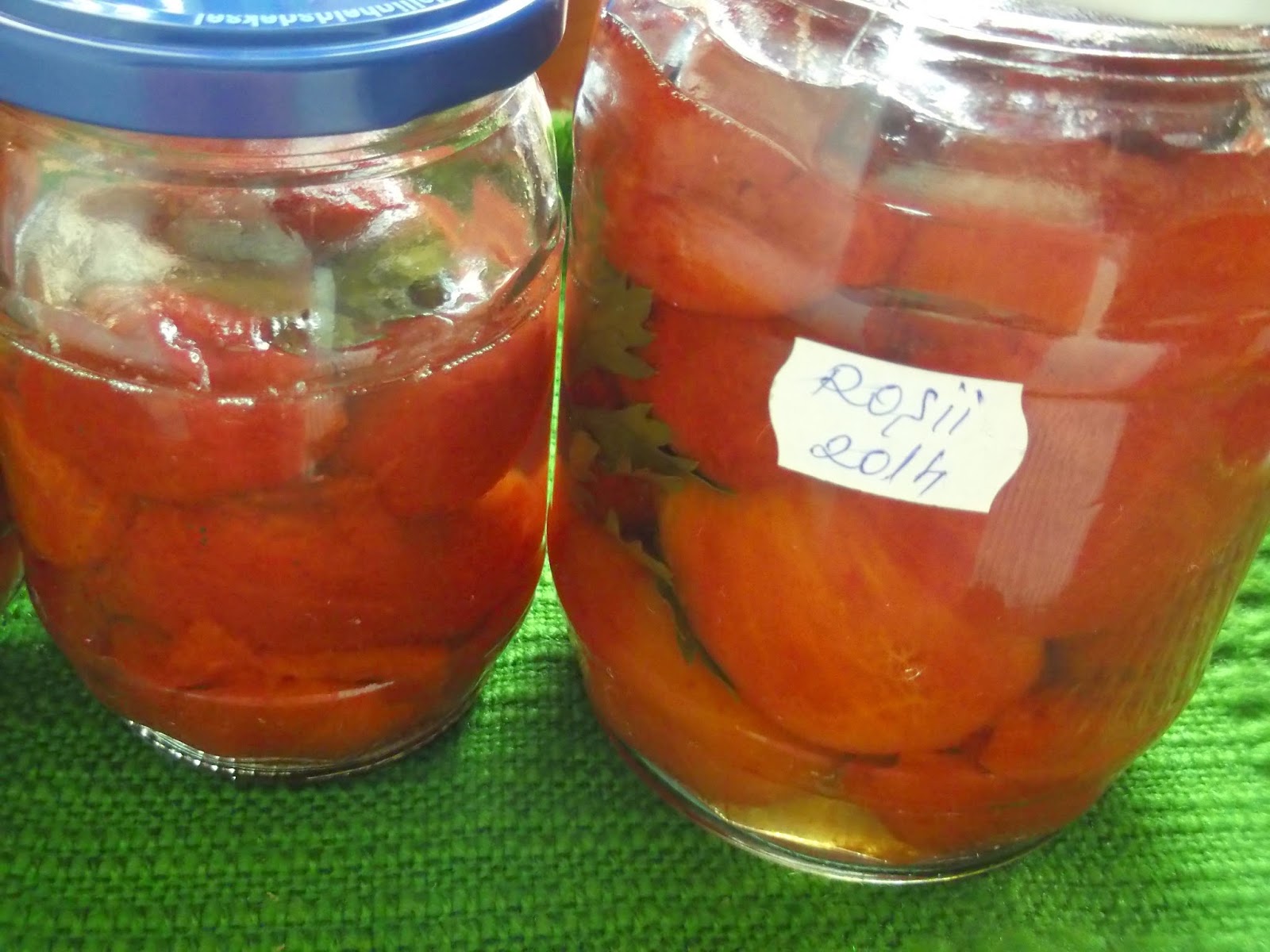 Hellena ...din bucataria mea...: Rosii decojite - in suc propriu