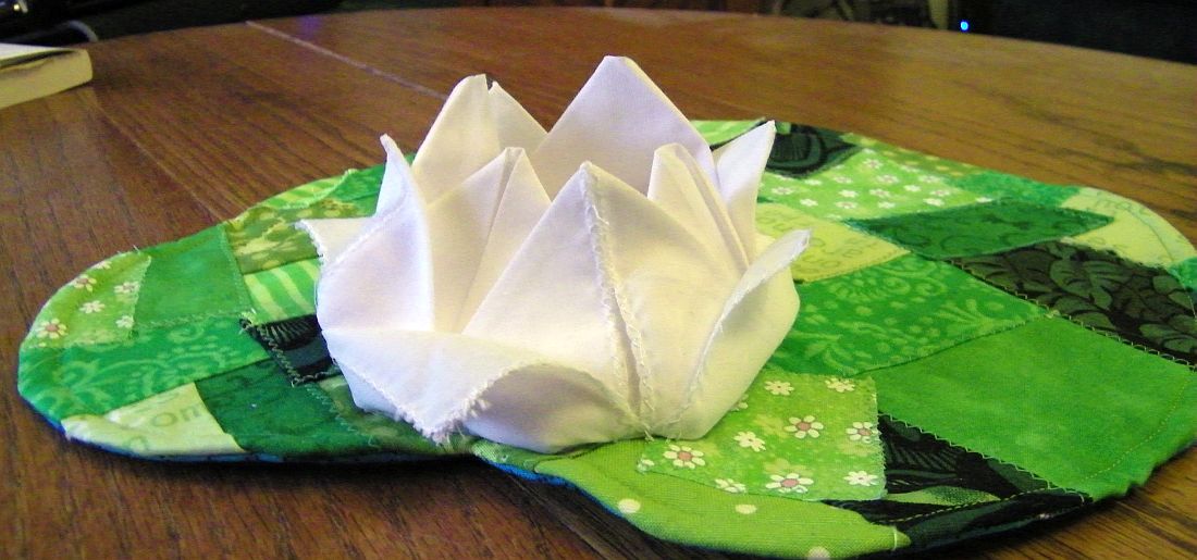 WaggonsWest: Lotus Flower Mug Rug