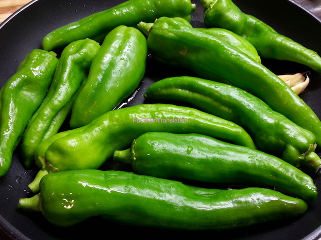 Friggitelli in padella - Stir-fry friggitelli ~ Foodie in Translation