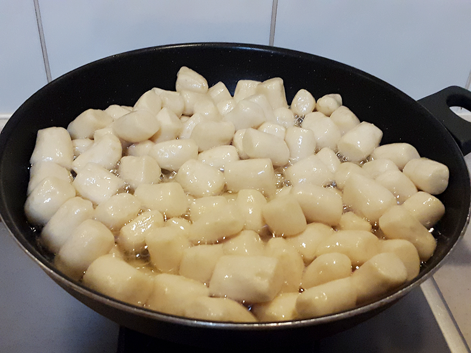 Hani's Kitchen: Homemade Fish Ball Crackers