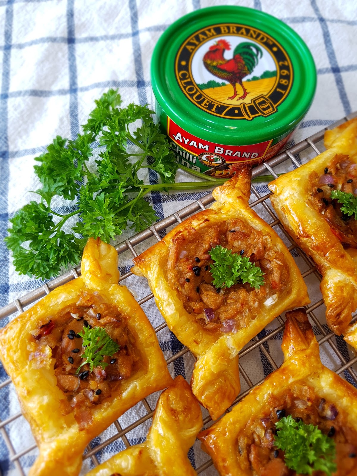 Ah Gim's Playground: Chilli Tuna Diamond-shaped Puff 辛辣金枪鱼点心