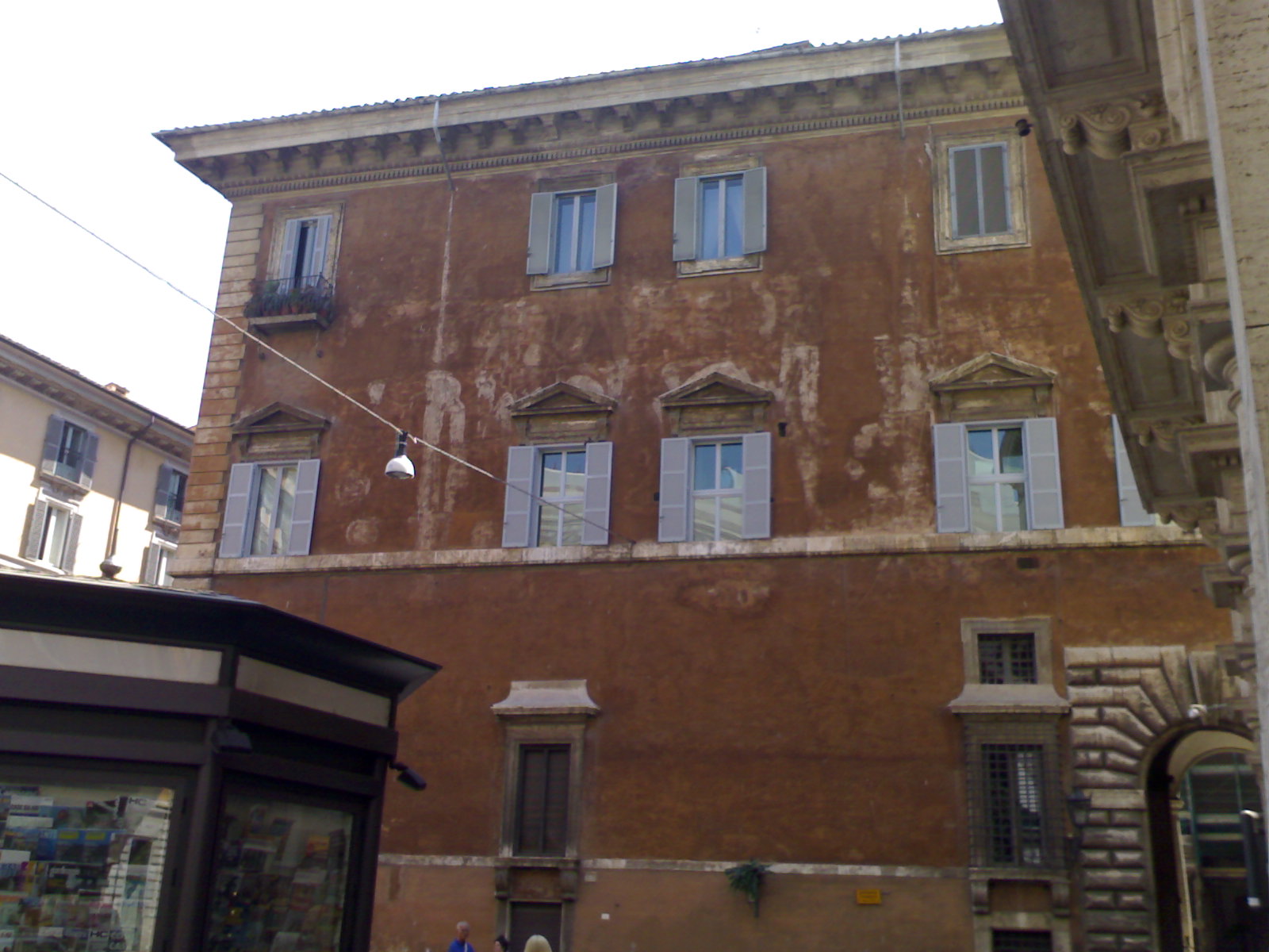 ROMA FA SCHIFO: Il nuovo colore di Palazzo Ruspoli