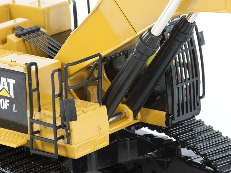 MiniMovers: LATEST ADDITION! Caterpillar 390F L [Diecast Masters 1:50]