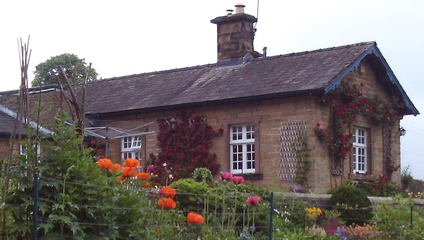 Walking The Peak: Baslow, Edensor, Bakewell, Rowsley, Stanton Woodhouse ...