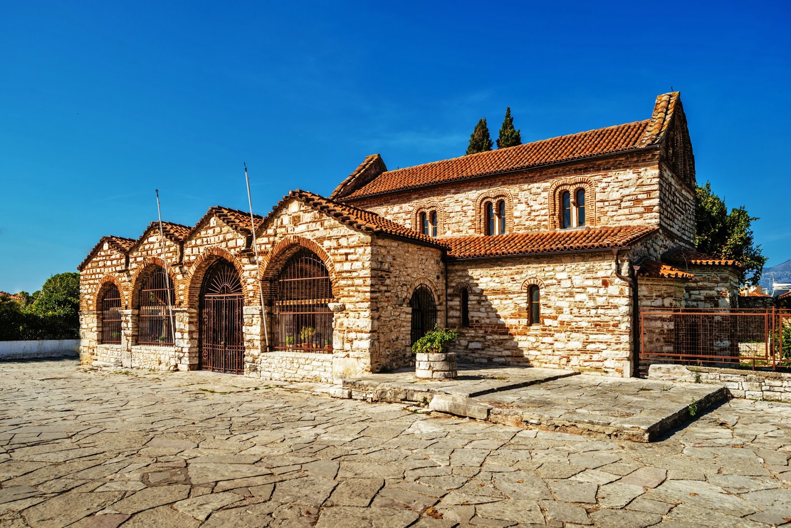 Greek Orthodox Religious Tourism: Ιερός Ναός Αγίας Θεοδώρας, Αρτα.