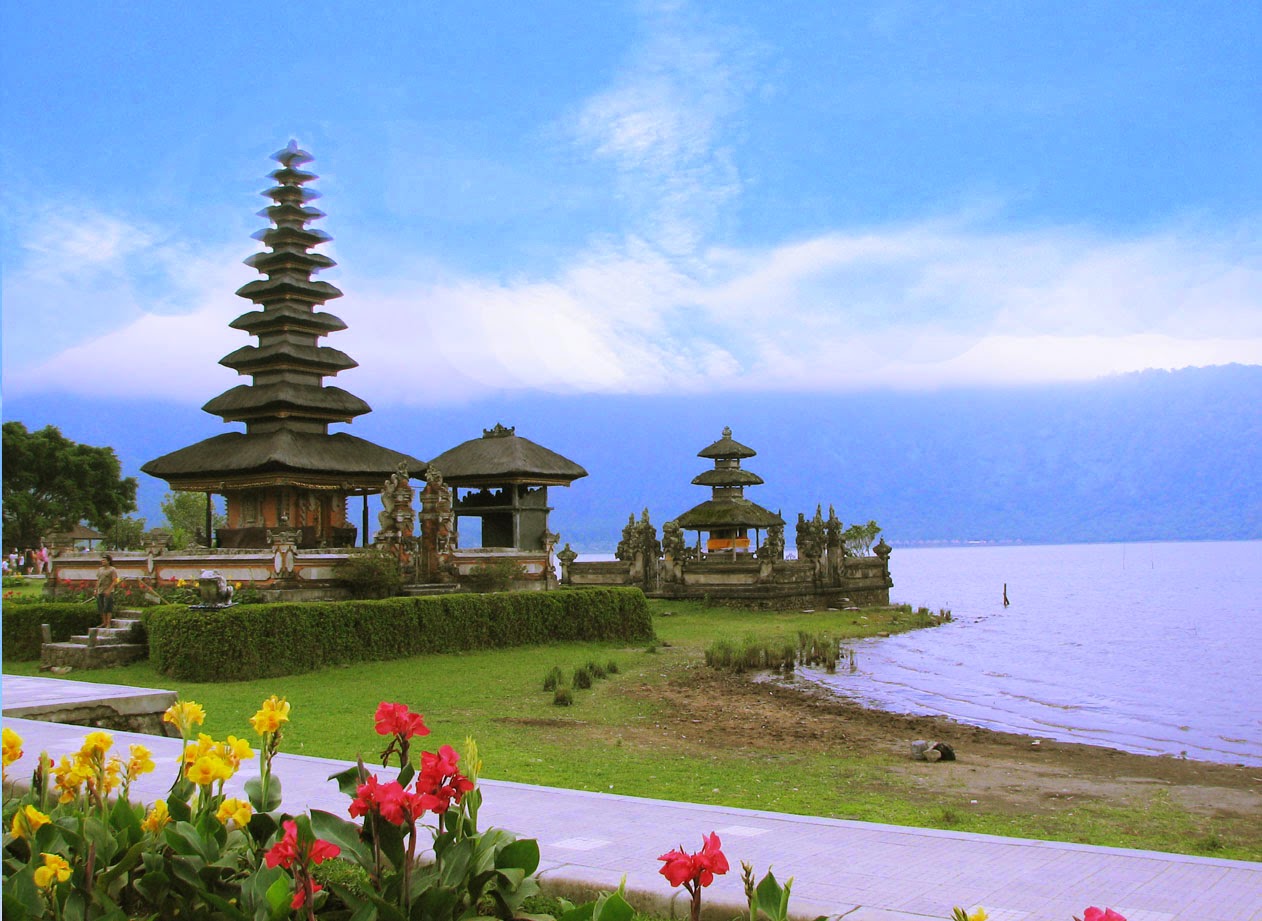 Bali Culture Art: Beratan Lake - Interesting Lake and Temple in Bali