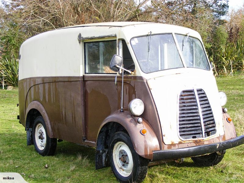 -=-Morris J Type Vans-=- : The team here brings you yet another J type van.