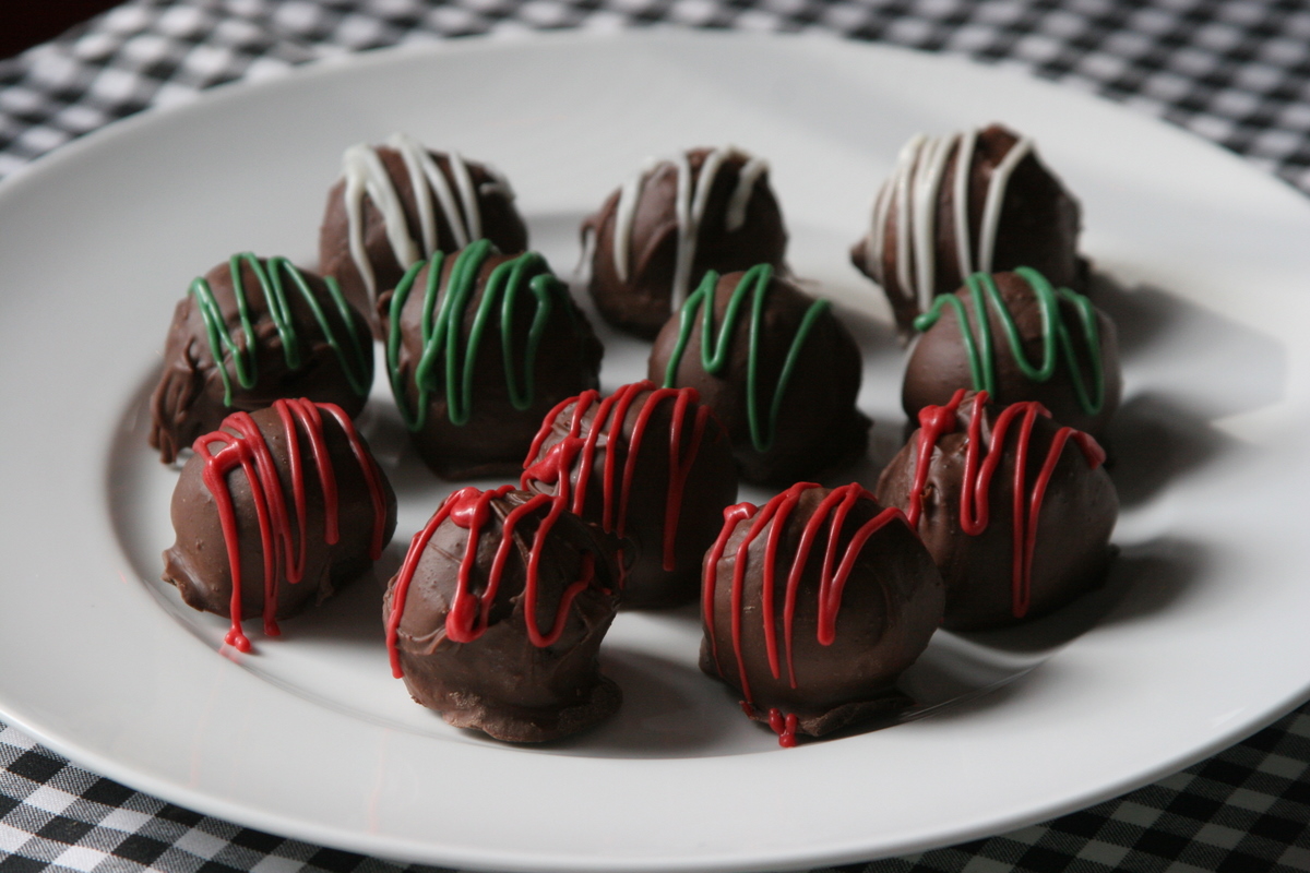 Punkie Pie's Place ...: Holiday Cake Bon Bons