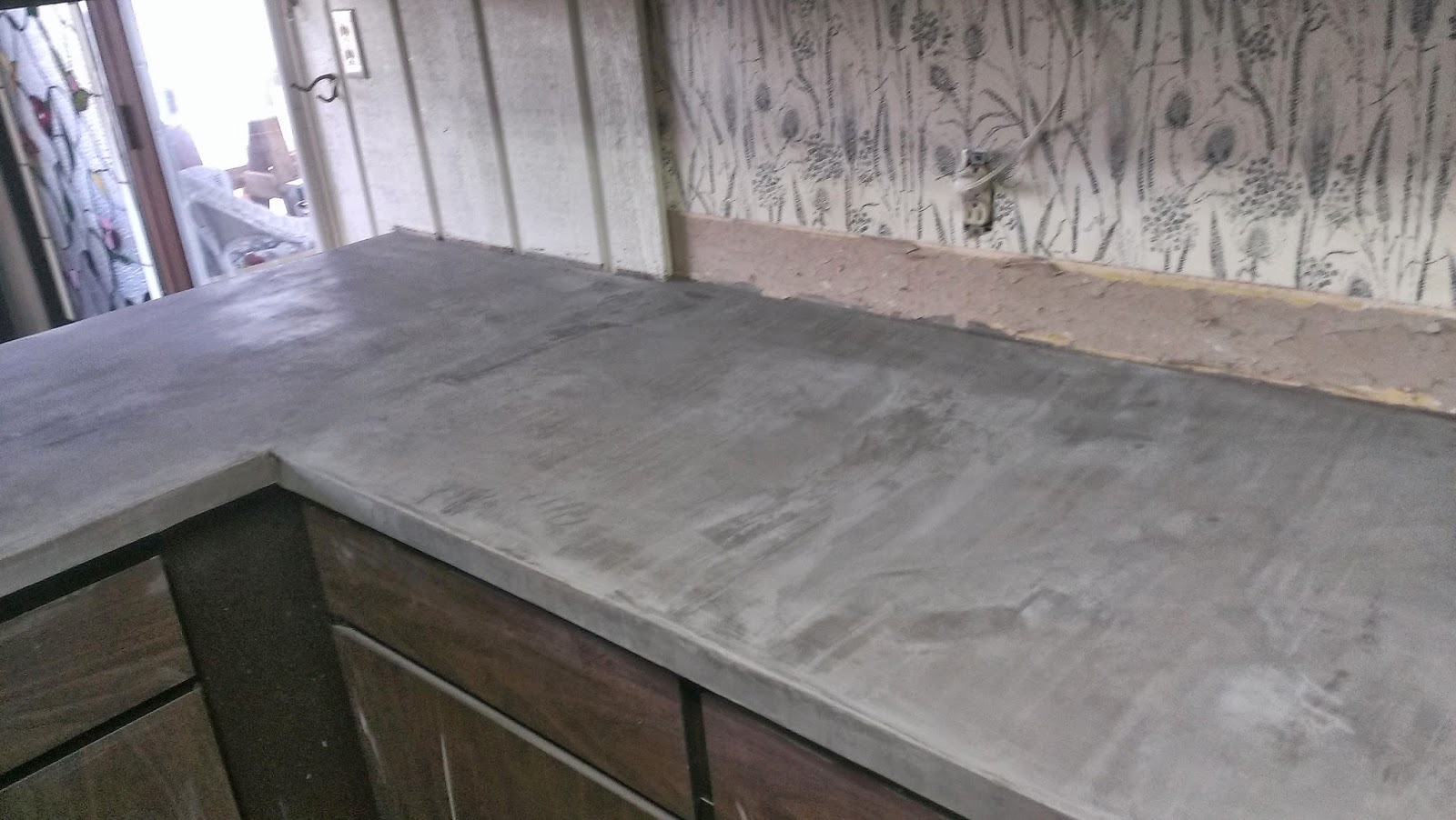 Slab granite countertops: Cement feather finish