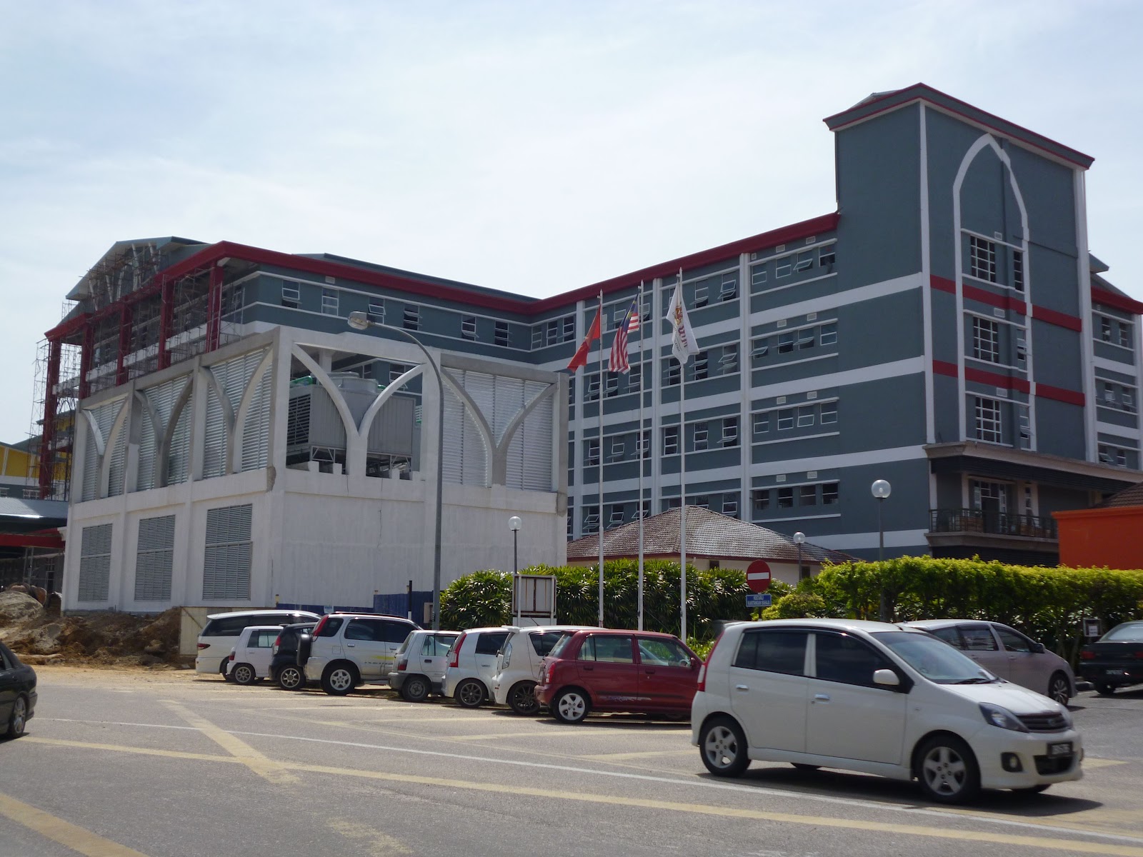 The Early Malay Doctors: Development of Hospital USM (HUSM) 2012