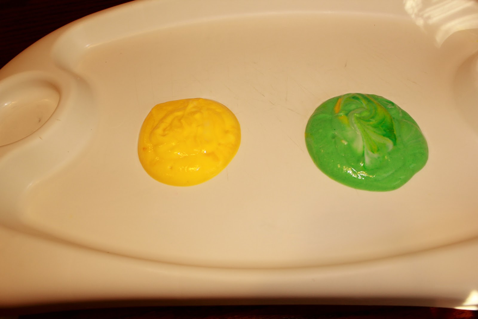 Sweet Home Boutique: How to make yogurt finger paint for babies!