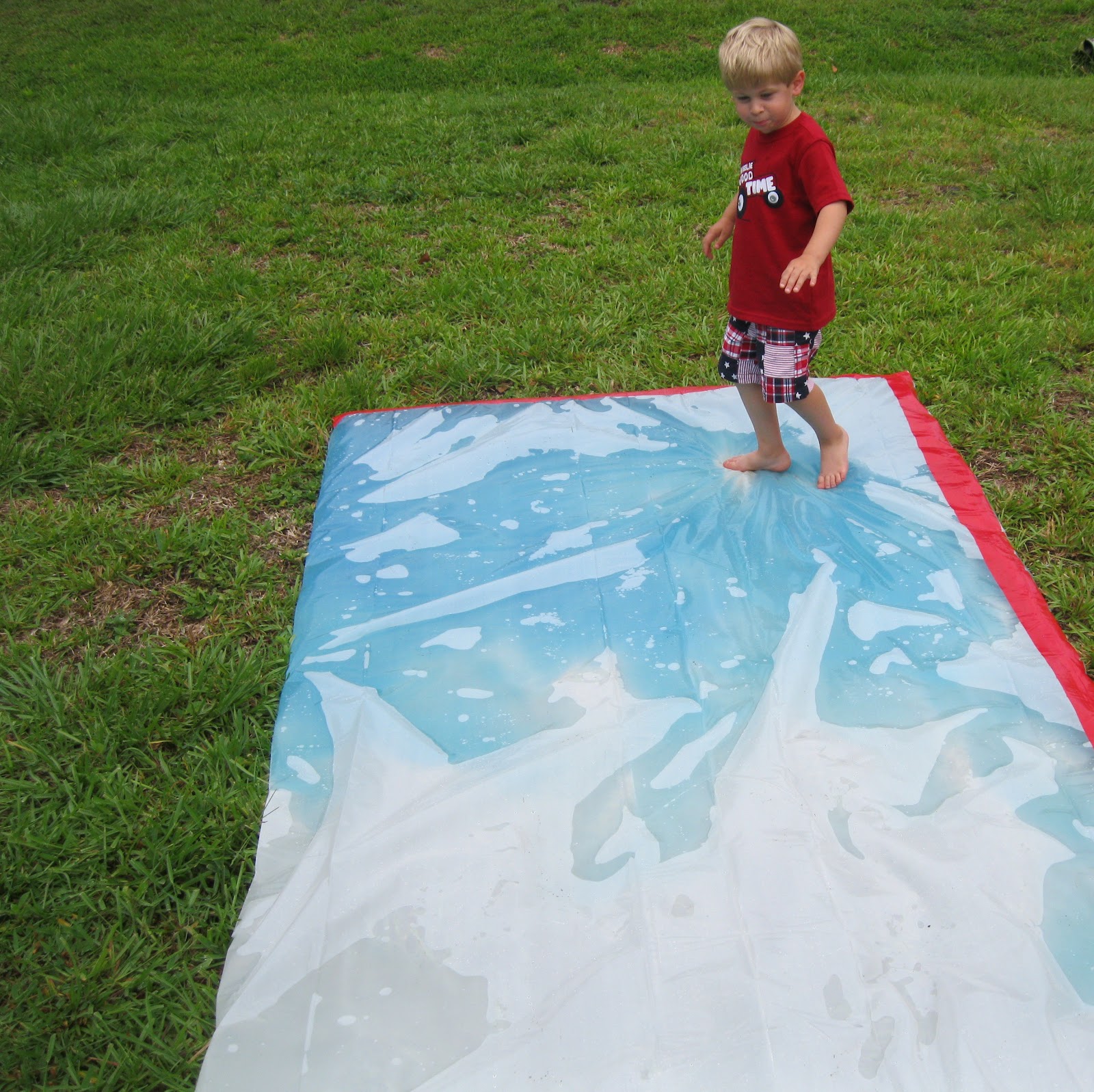 Momma's Fun World: Sensory water bag fun for HOT day