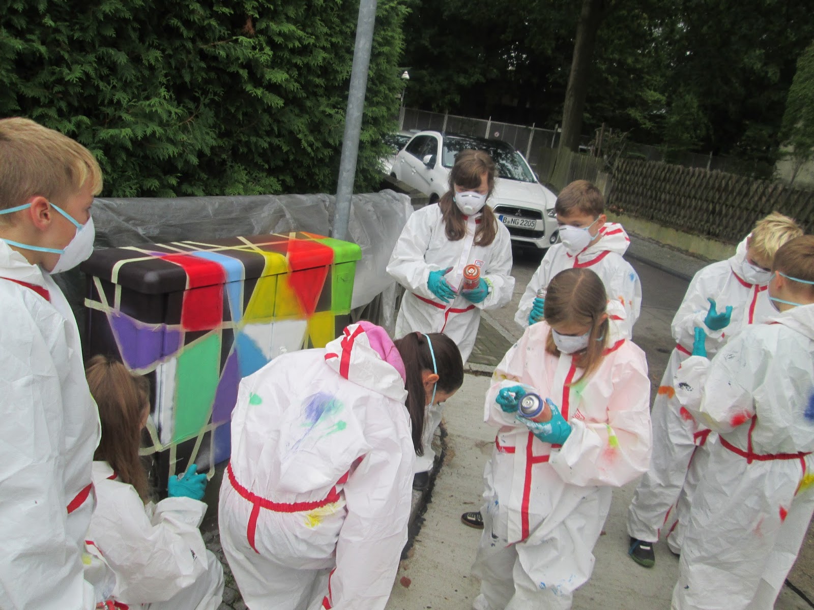 Stromkasten-Styling: Letzter Sprühtag in der Peter-Witte-Grundschule