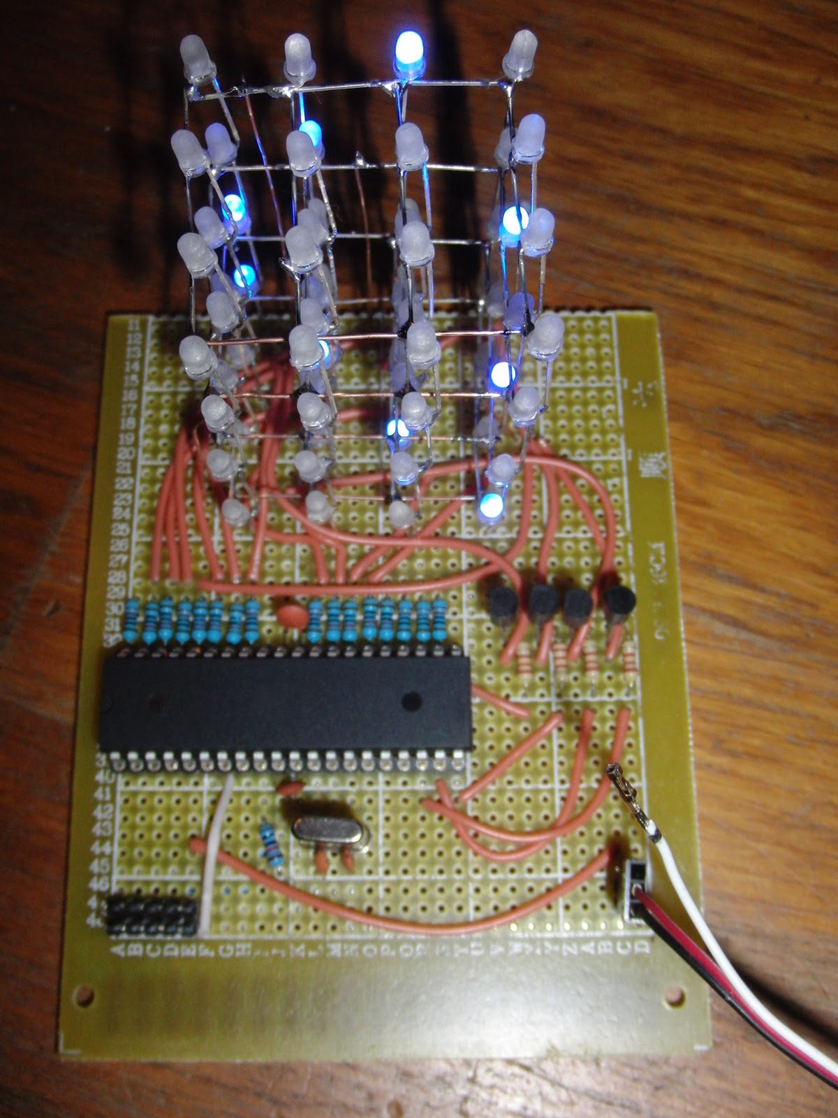 Arduino et teensy 2++: Led cube 4x4x4 atmega16